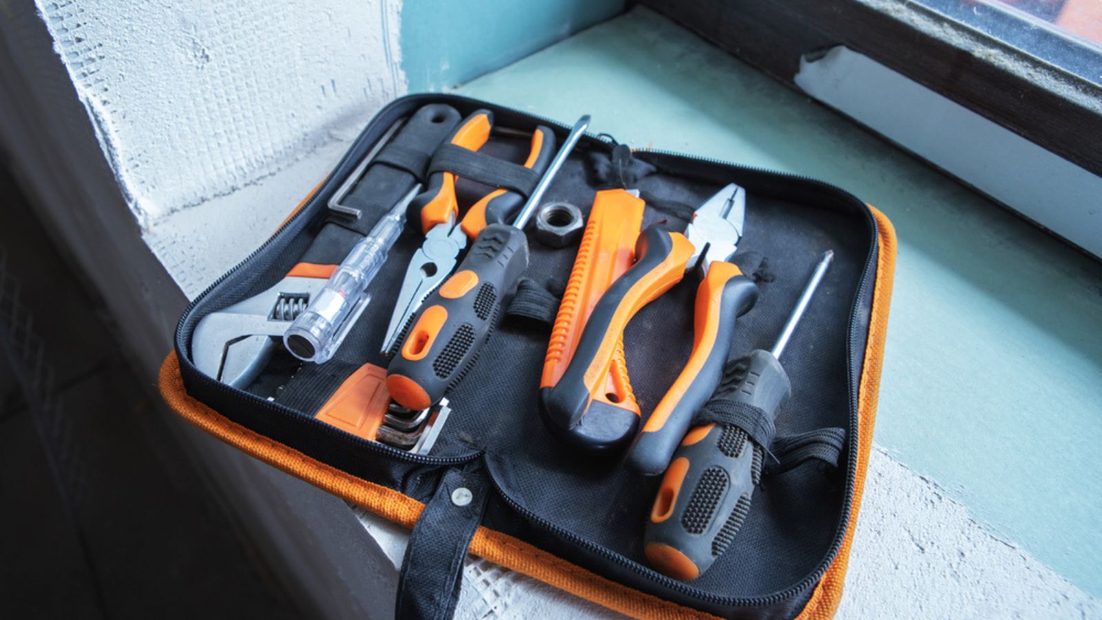 16 Essential Items Every Driver Should Have in Their Glove Compartment ...
