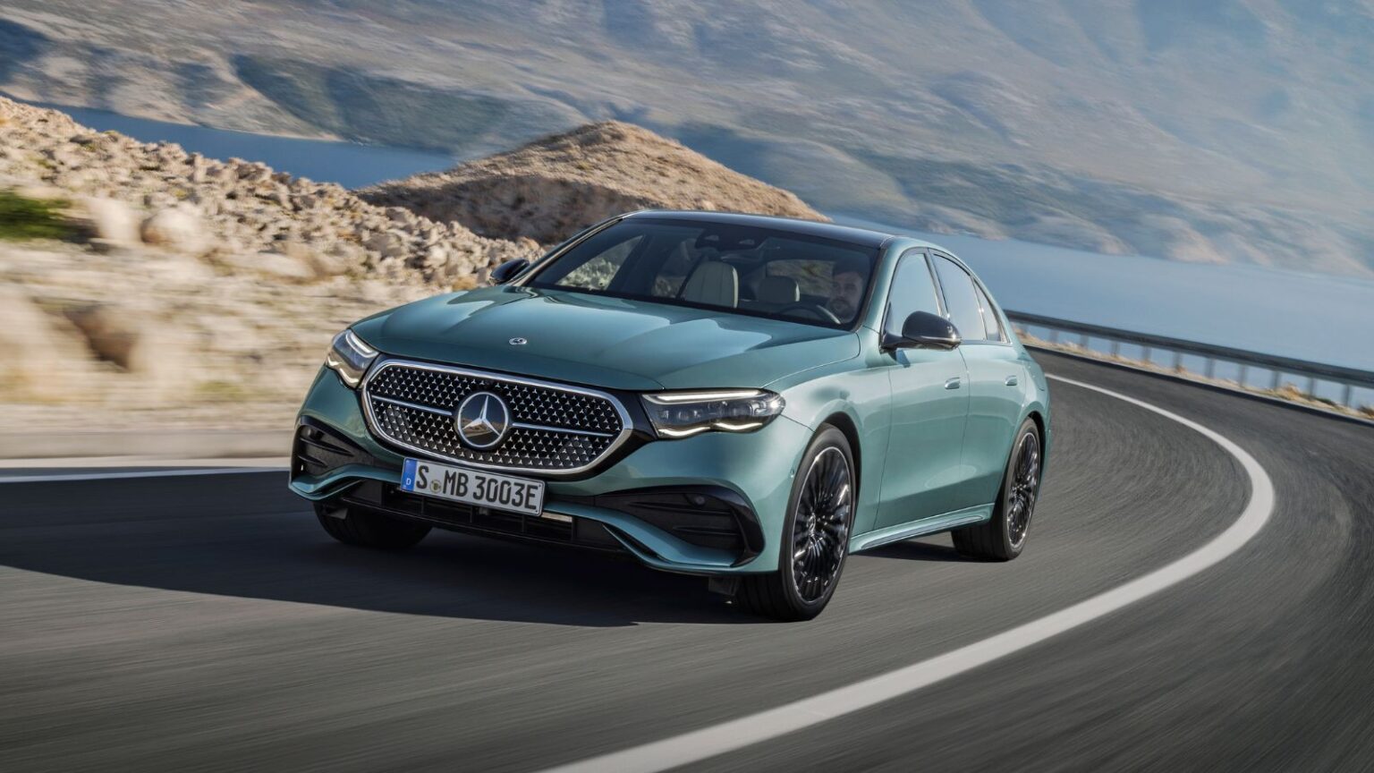 15 Cutting-Edge Cars with the Most Advanced Technology on the Market ...