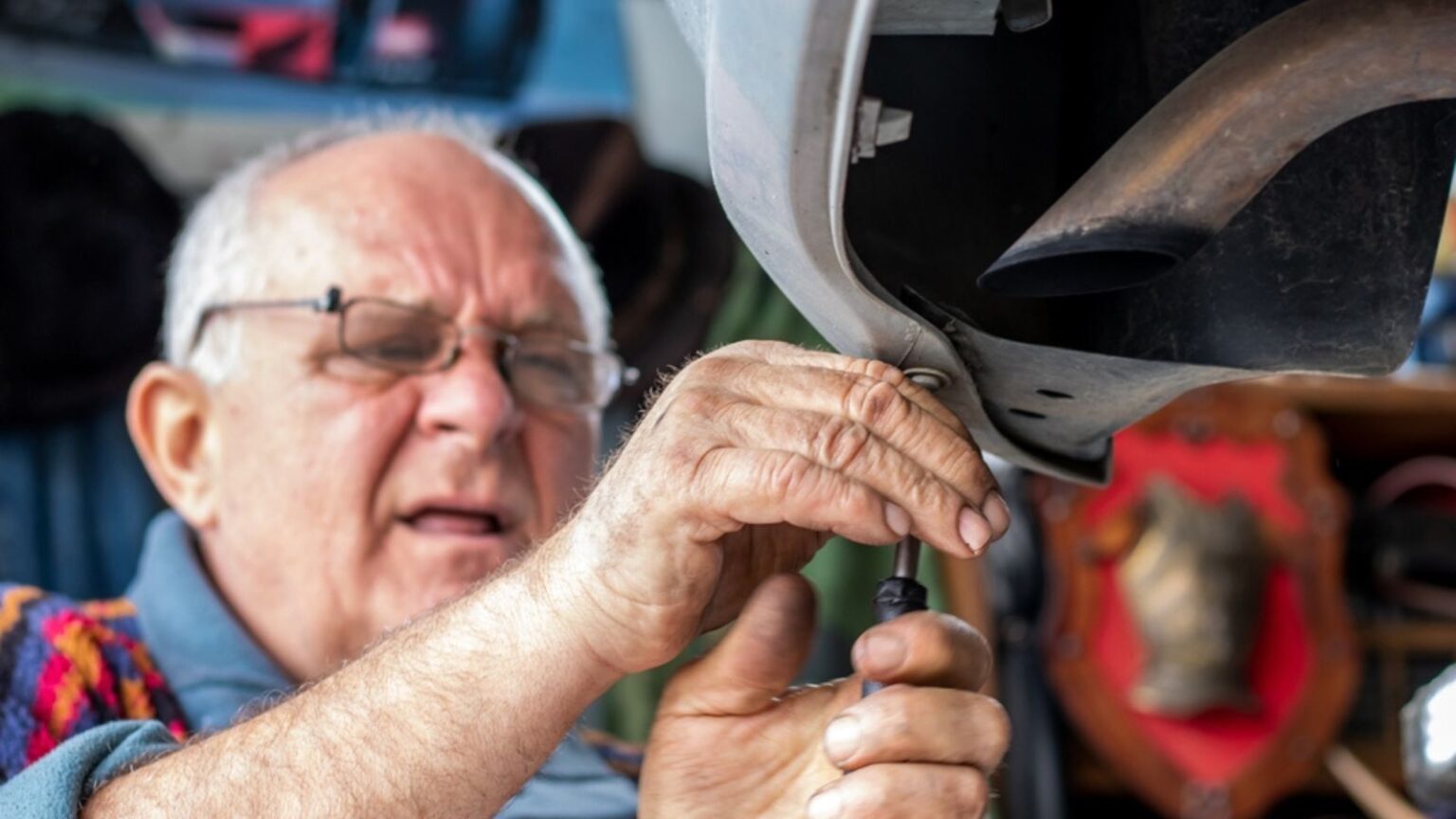 15 Warning Signs Your Car Engine Is About to Fail - Driver's Drift