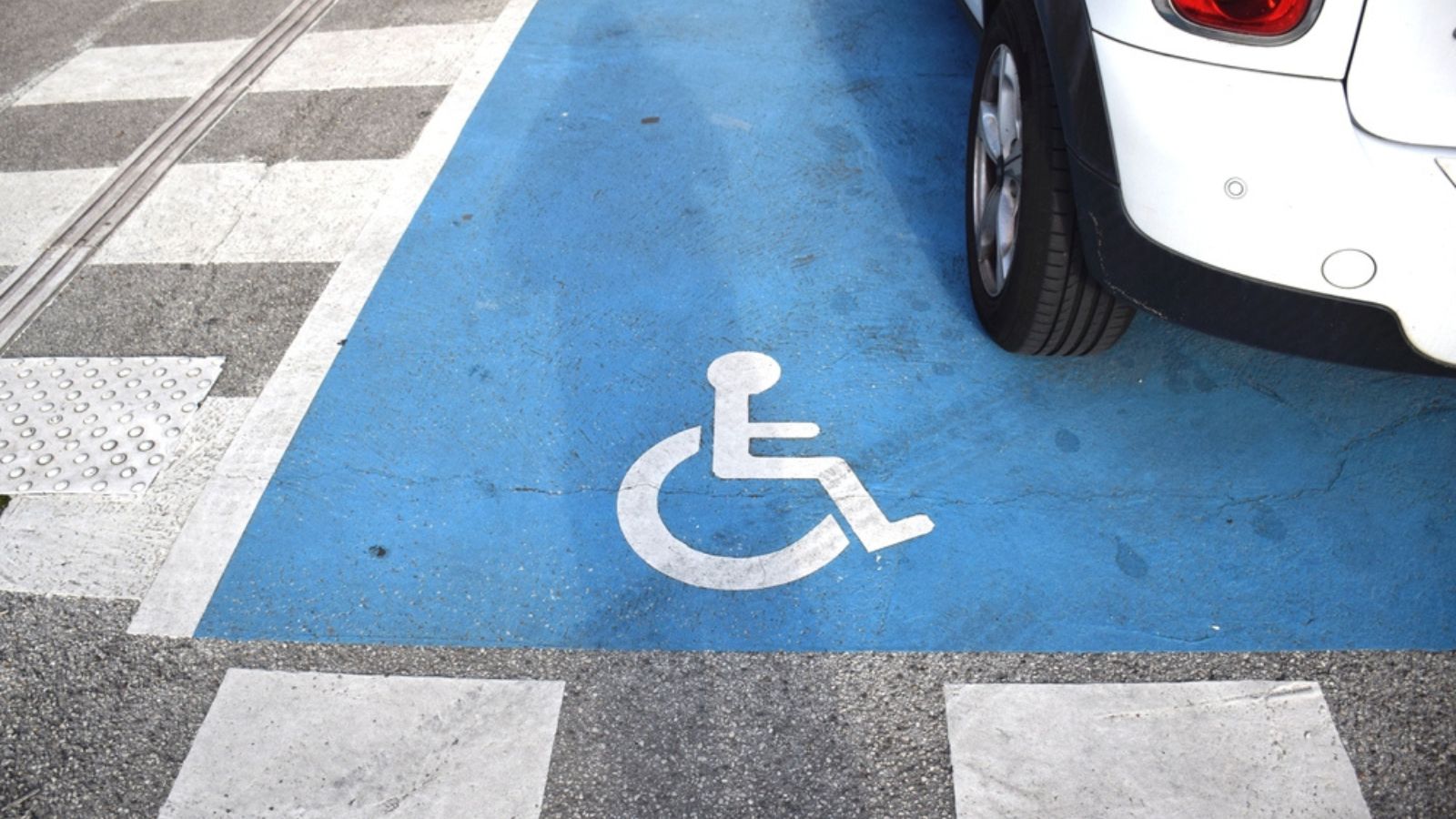 15 Parking Mistakes That Immediately Make You Look Like a Bad Driver ...
