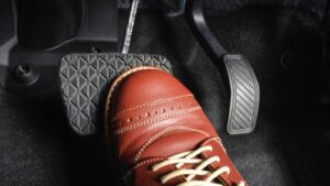 15 Subtle Signs Your Brakes Are Failing - Driver's Drift