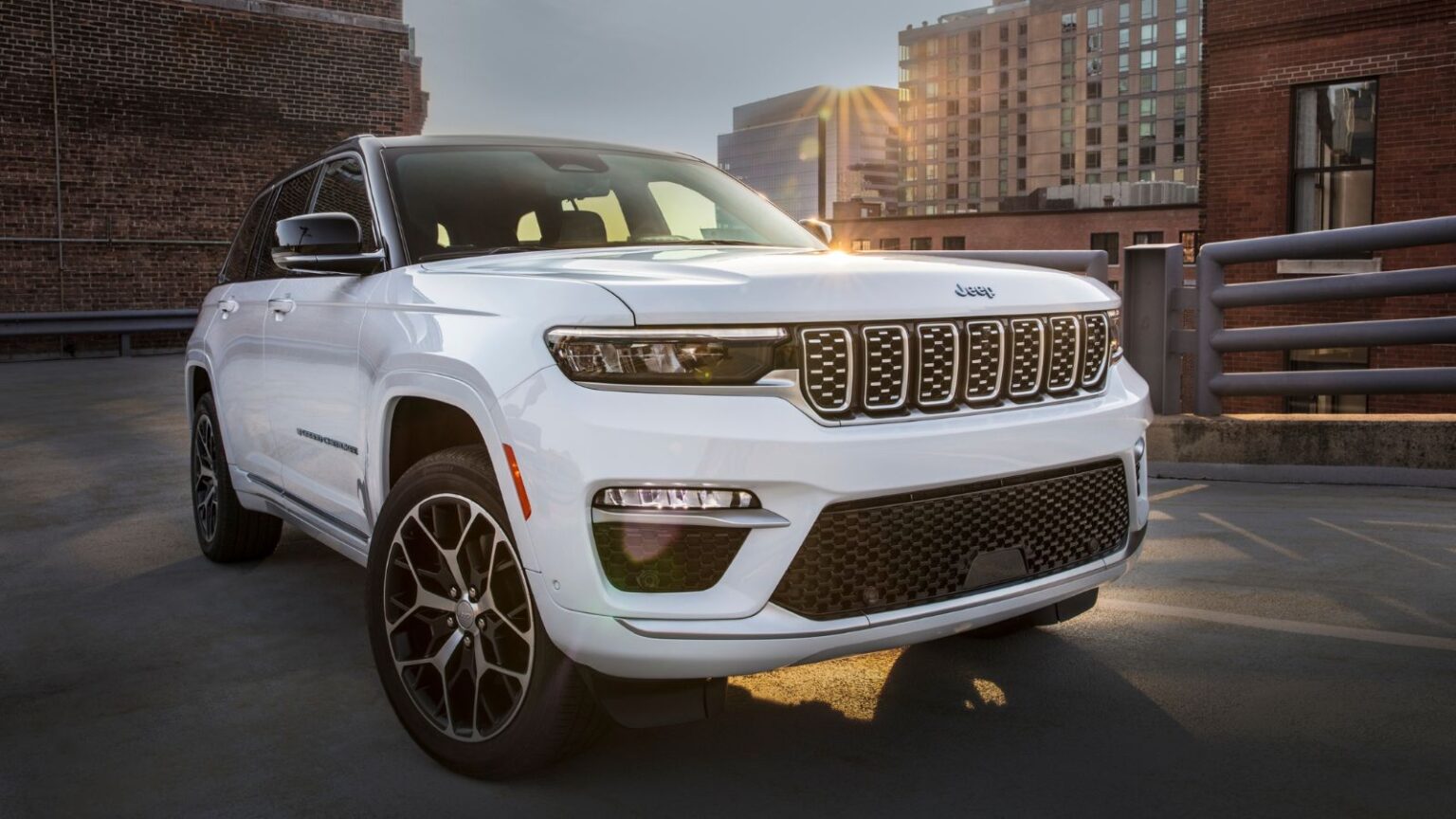 15 Worst Fuel Guzzlers on the Road Today - Driver's Drift