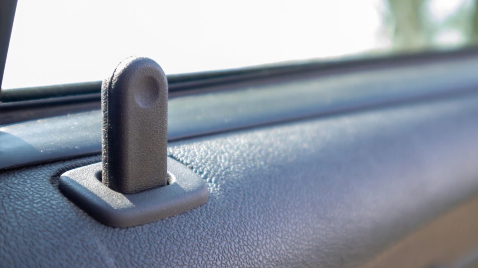 16 Ways to Get Into Your Car When You're Locked Out - Driver's Drift