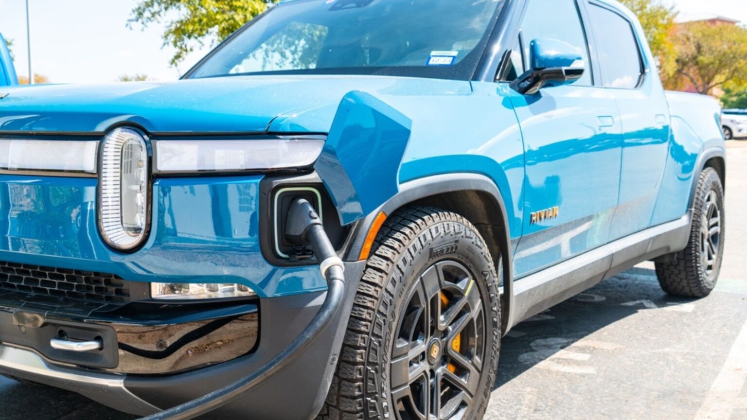 10 Must-Know Features of the Rivian R1T - Driver's Drift