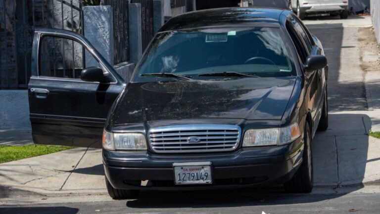 15 Easy-to-Miss Signs of Unmarked Cop Vehicles You Should Know About ...