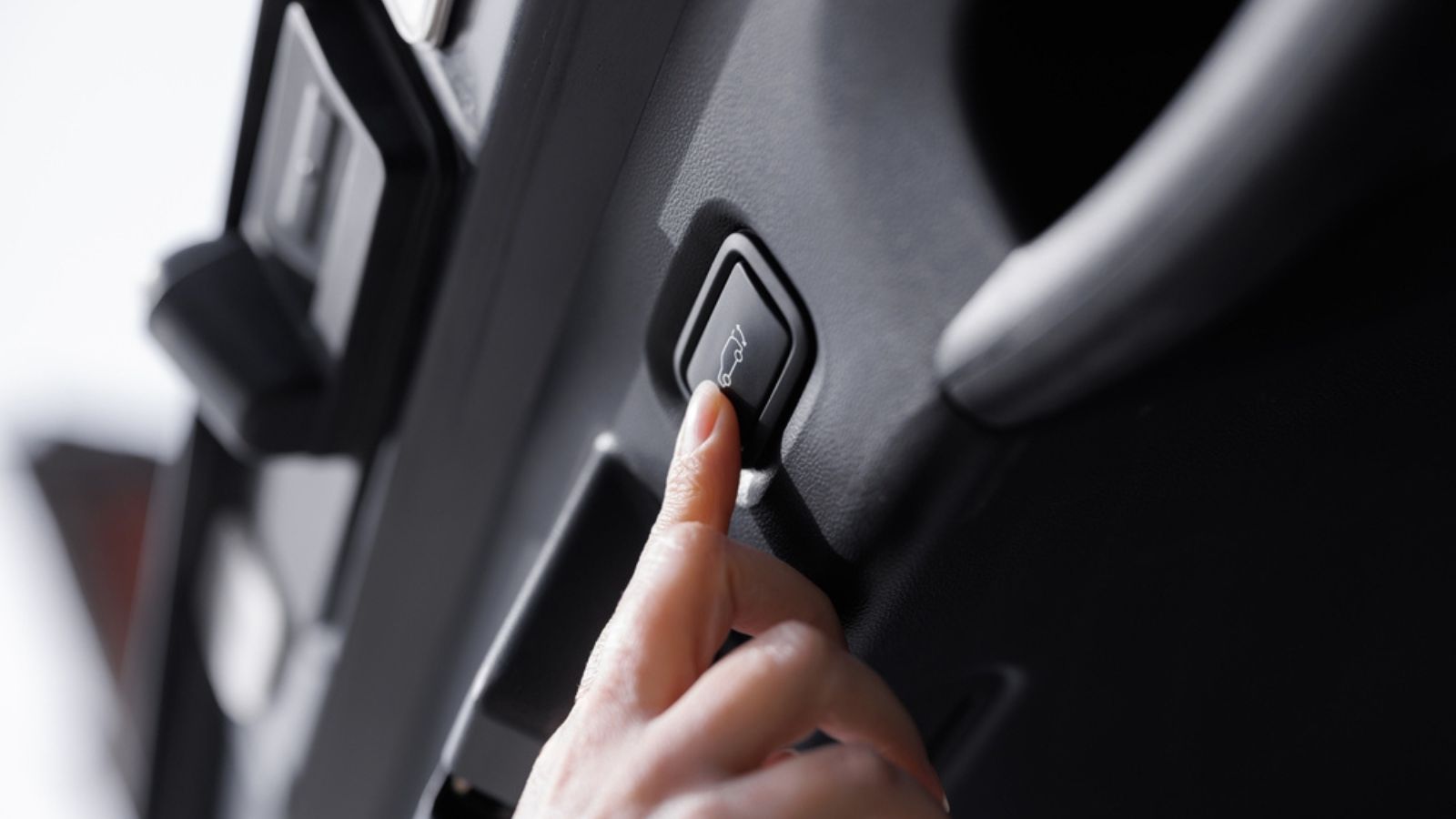 19 So-Called “Luxury” Car Features That Are Actually Totally Useless ...