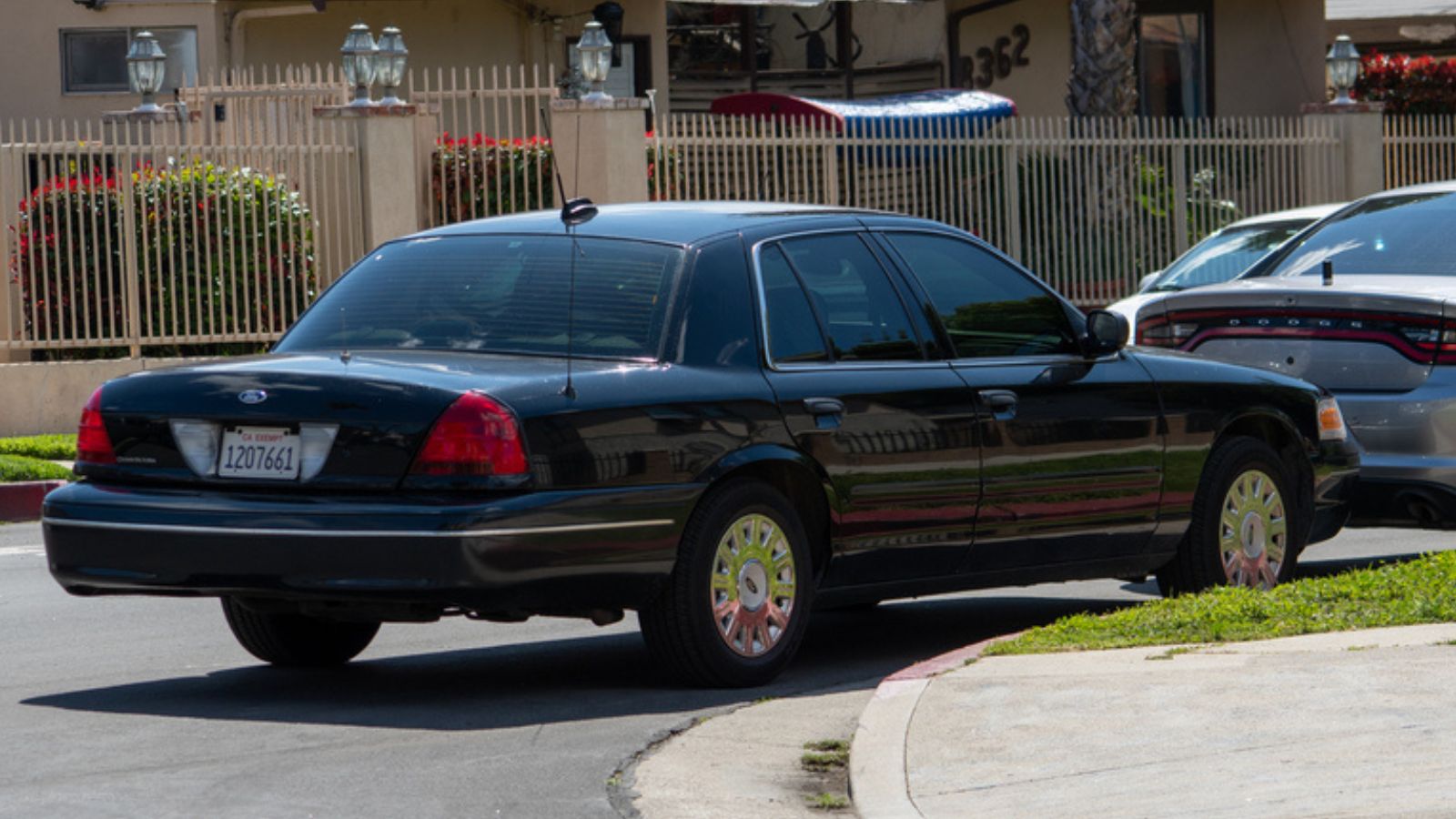 15 Easy-to-Miss Signs of Unmarked Cop Vehicles You Should Know About ...