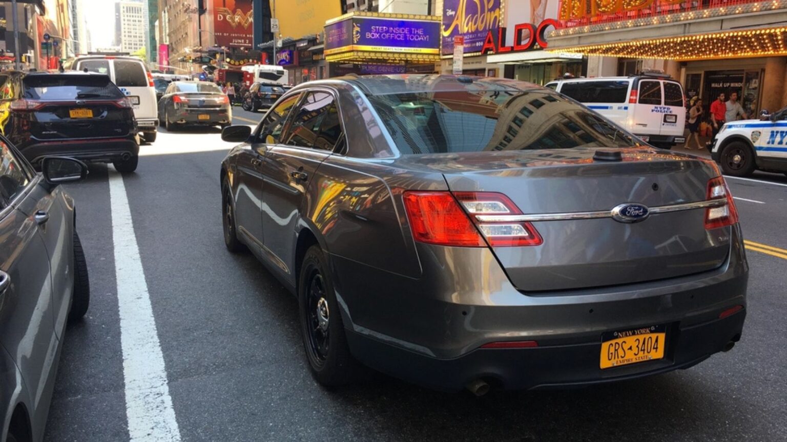 15 Easy-to-Miss Signs of Unmarked Cop Vehicles You Should Know About ...