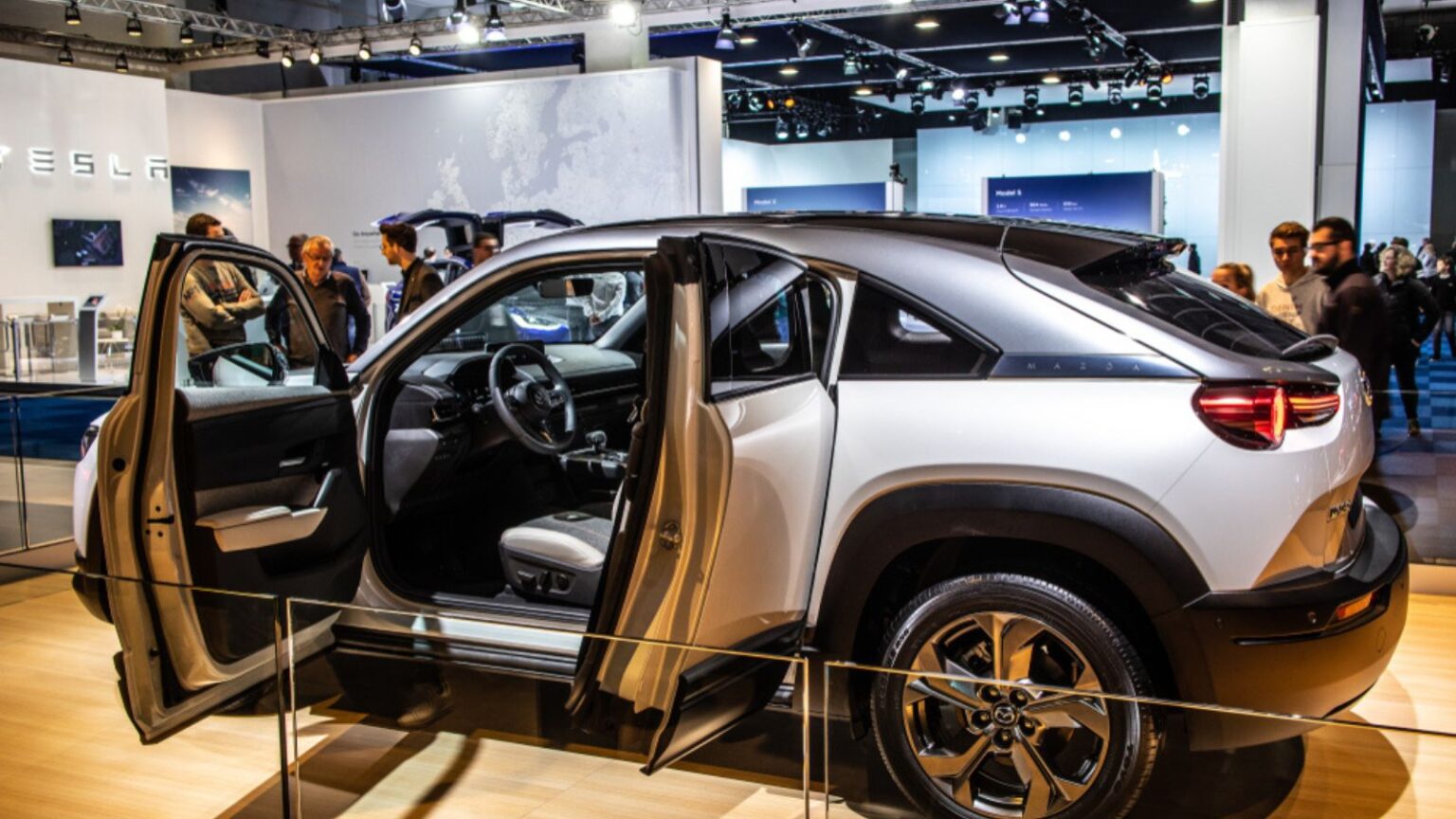 19 So-Called “Luxury” Car Features That Are Actually Totally Useless ...