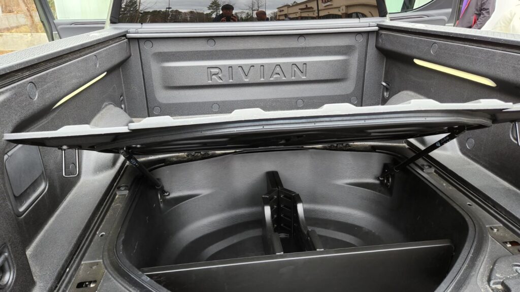 10 Must-Know Features of the Rivian R1T - Driver's Drift