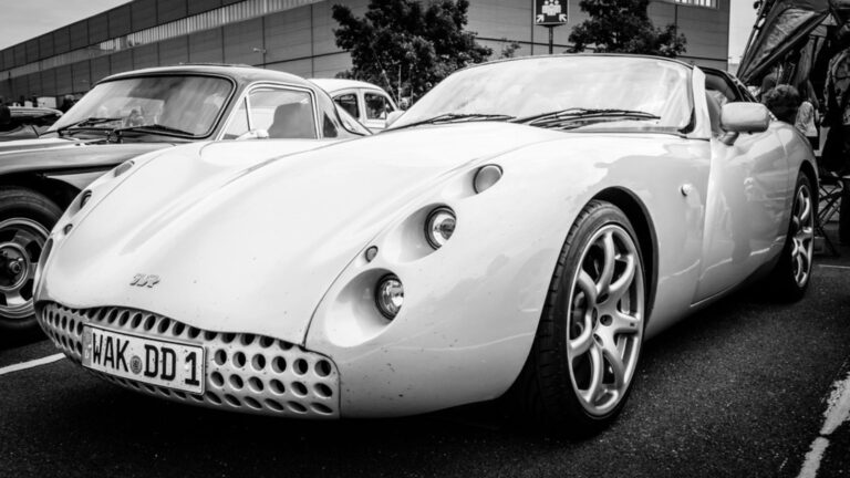 15 Iconic Cars Commonly Associated With Villains From the Big Screen ...