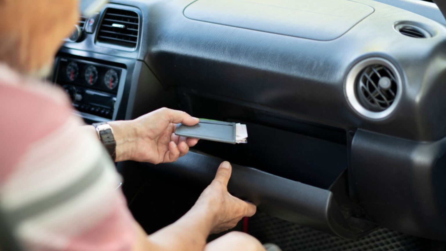 15 Things You Should Never Leave in Your Vehicle During the Winter ...